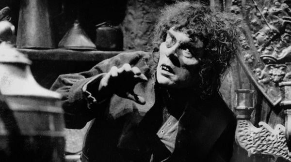 hunchback-of-notre-dame-1923-review-lon-chaney-sr-review-quasimodo ...